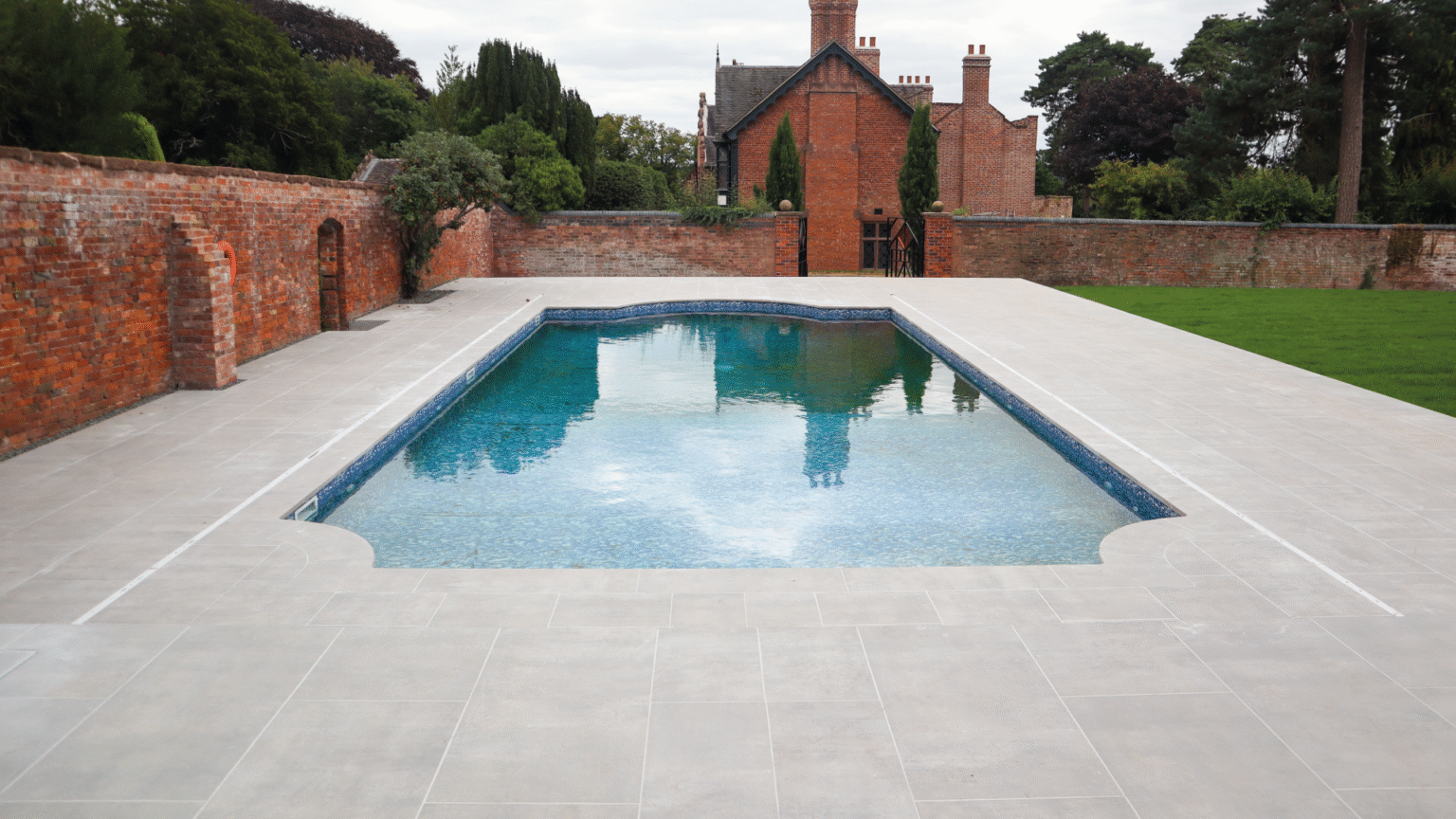 Waterjet Cutting & Bespoke Building Finishes | Aquacut